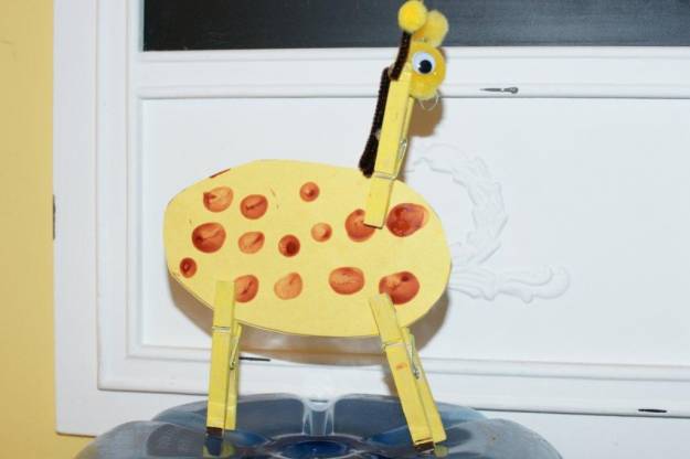 Clothespin Giraffes